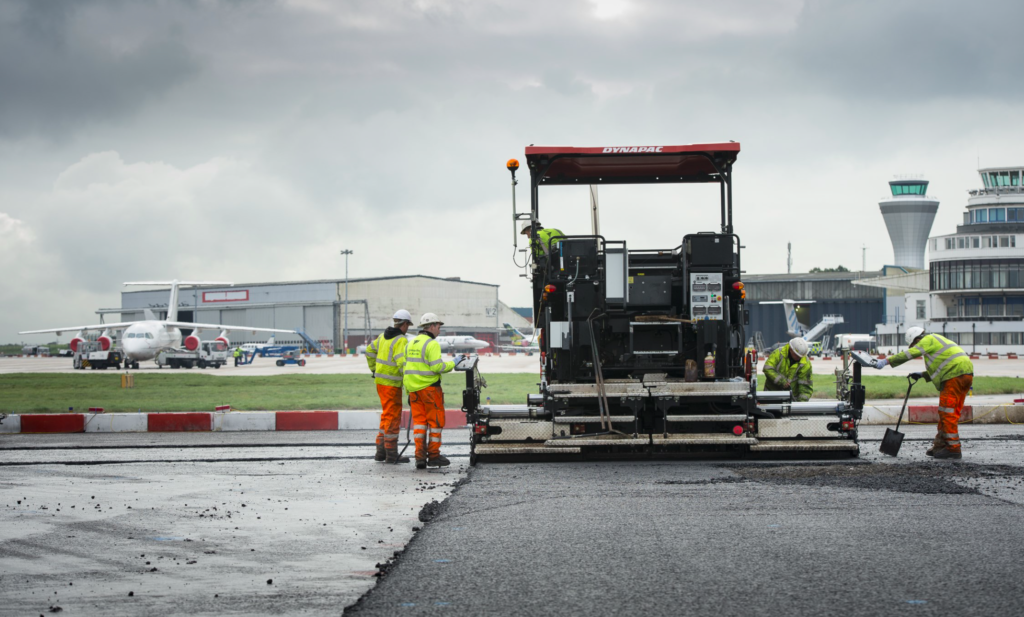 Taxiway Kilo/Lima Hangar Link | Thomas Bow